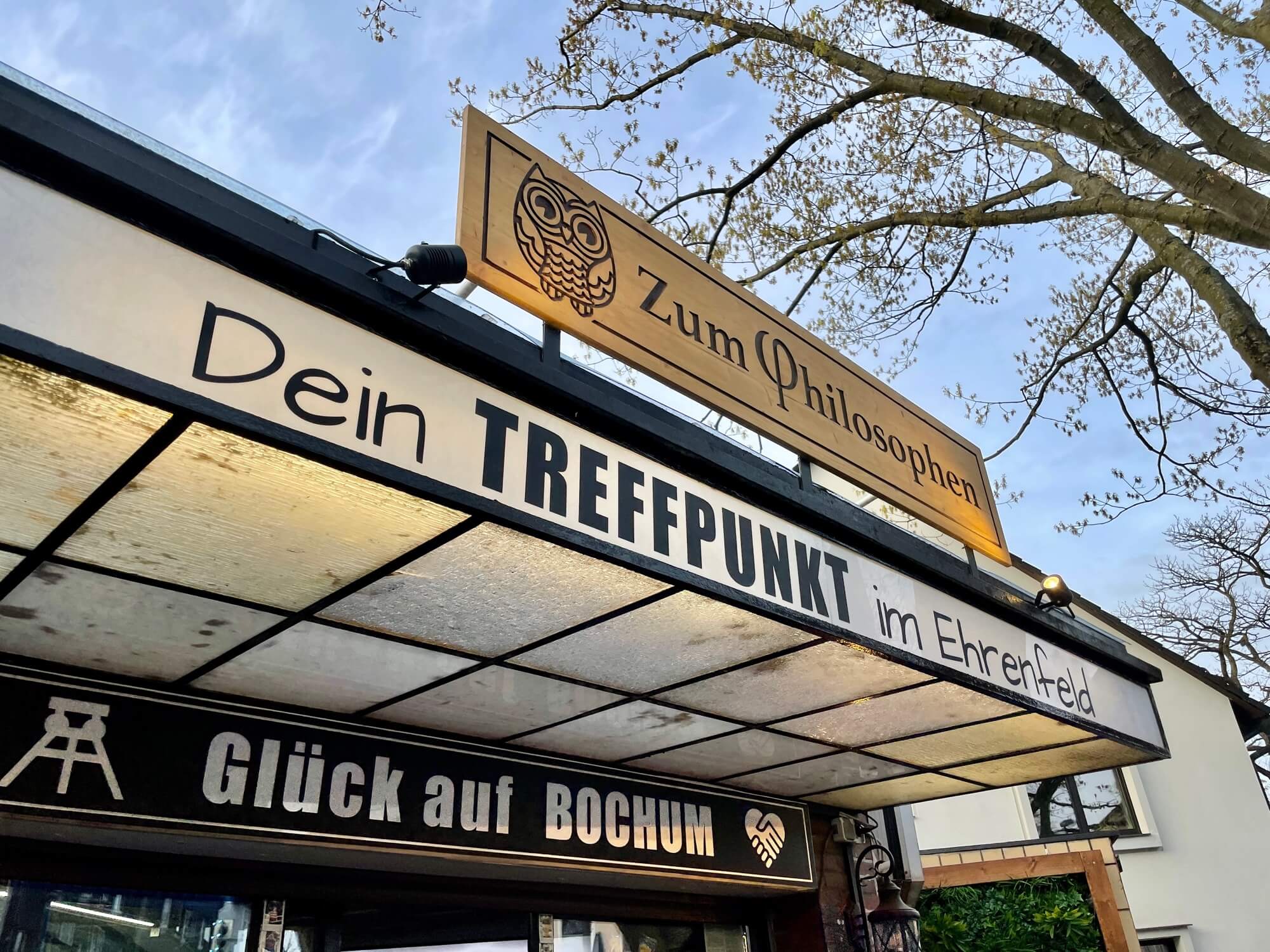 Jetzt auch quasi offiziell: „Zum Philosophen“-Kiosk übernimmt Biercafé ...