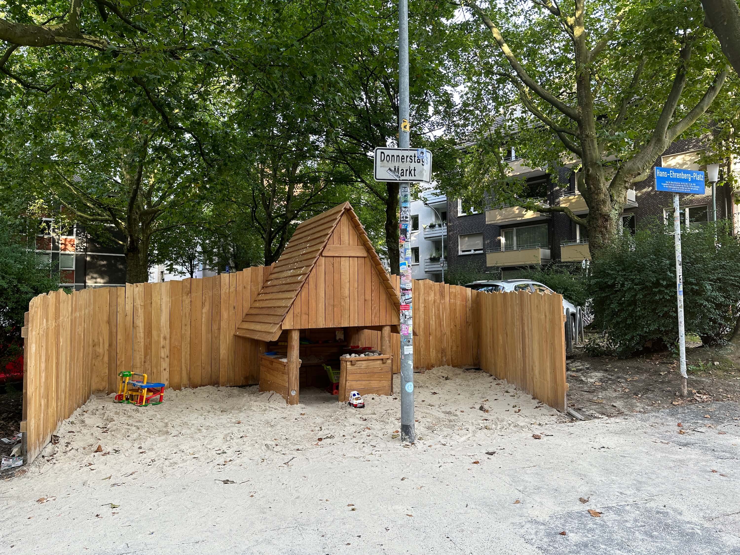 Ein Jahr nach Abriss wird wieder mit einem Spielhaus gespielt › Jens ...